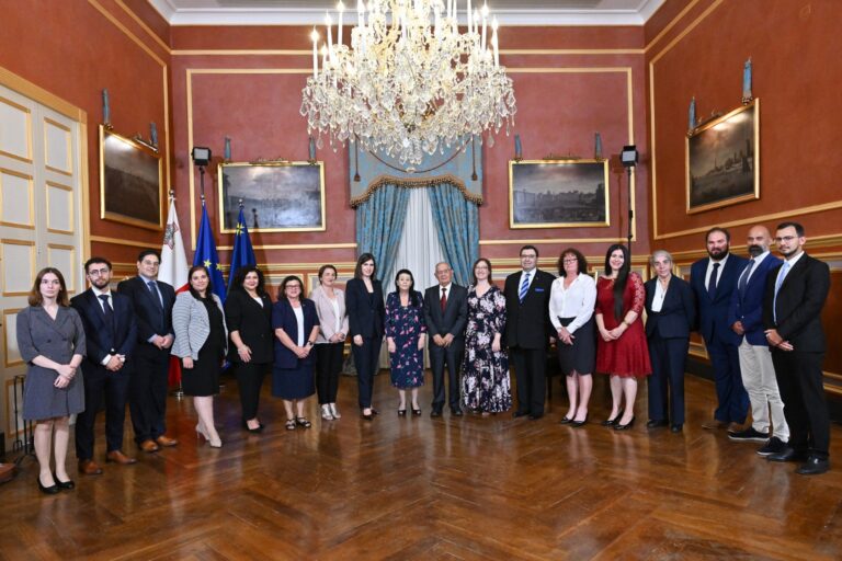Il-President tiltaqa’ mal-Kunsill għall-Maltin li Jgħixu Barra ...
